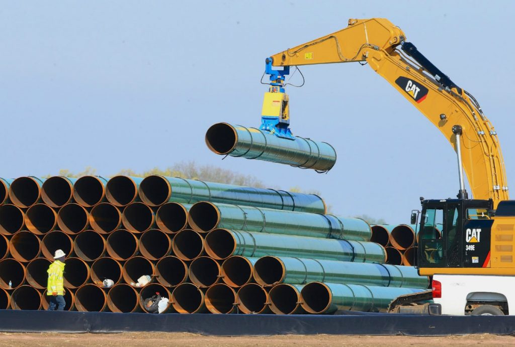 Alberta Looks to Spur New Pipelines by Guaranteeing Barrels - Canadian ...