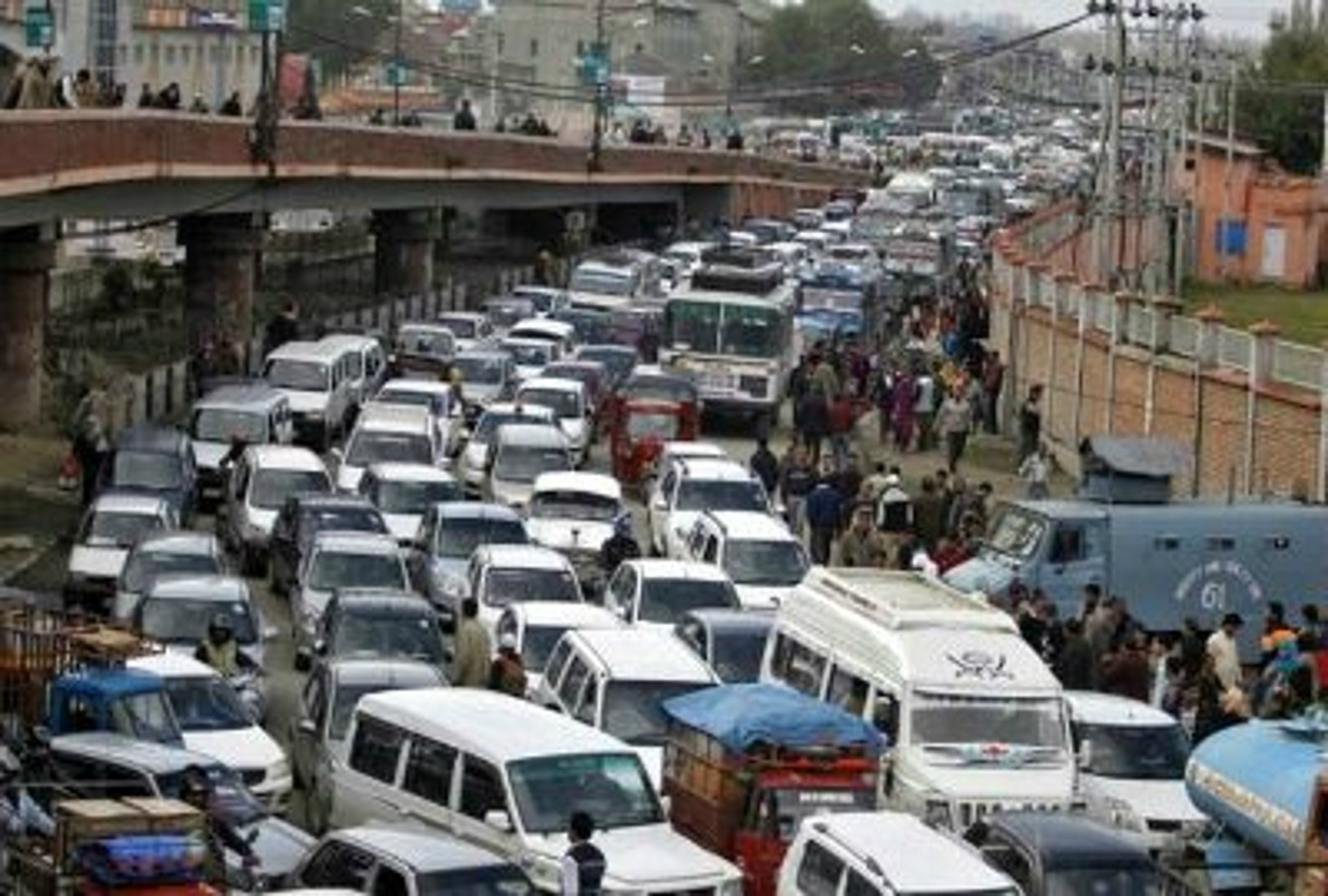 India Has 150 Million Drivers and Only 8,000 Want Electric Cars ...