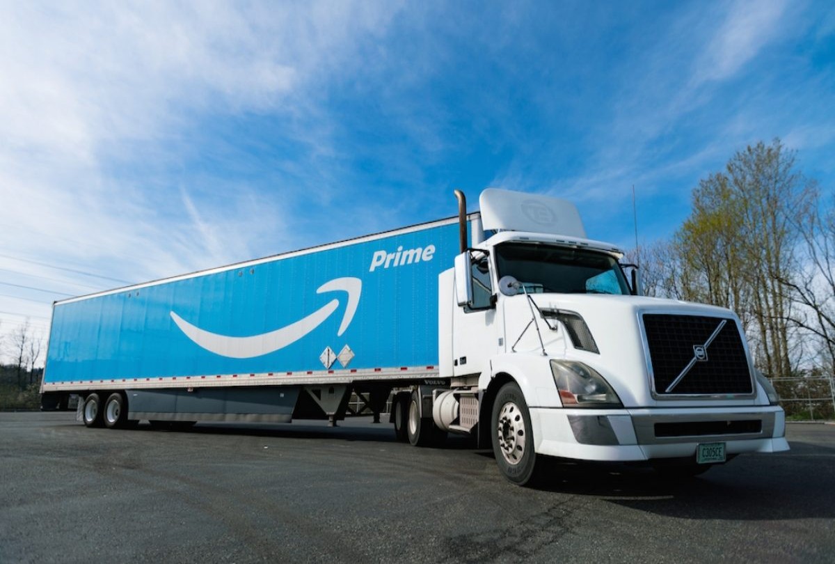Amazon orders hundreds of trucks that run on natural gas - Canadian ...