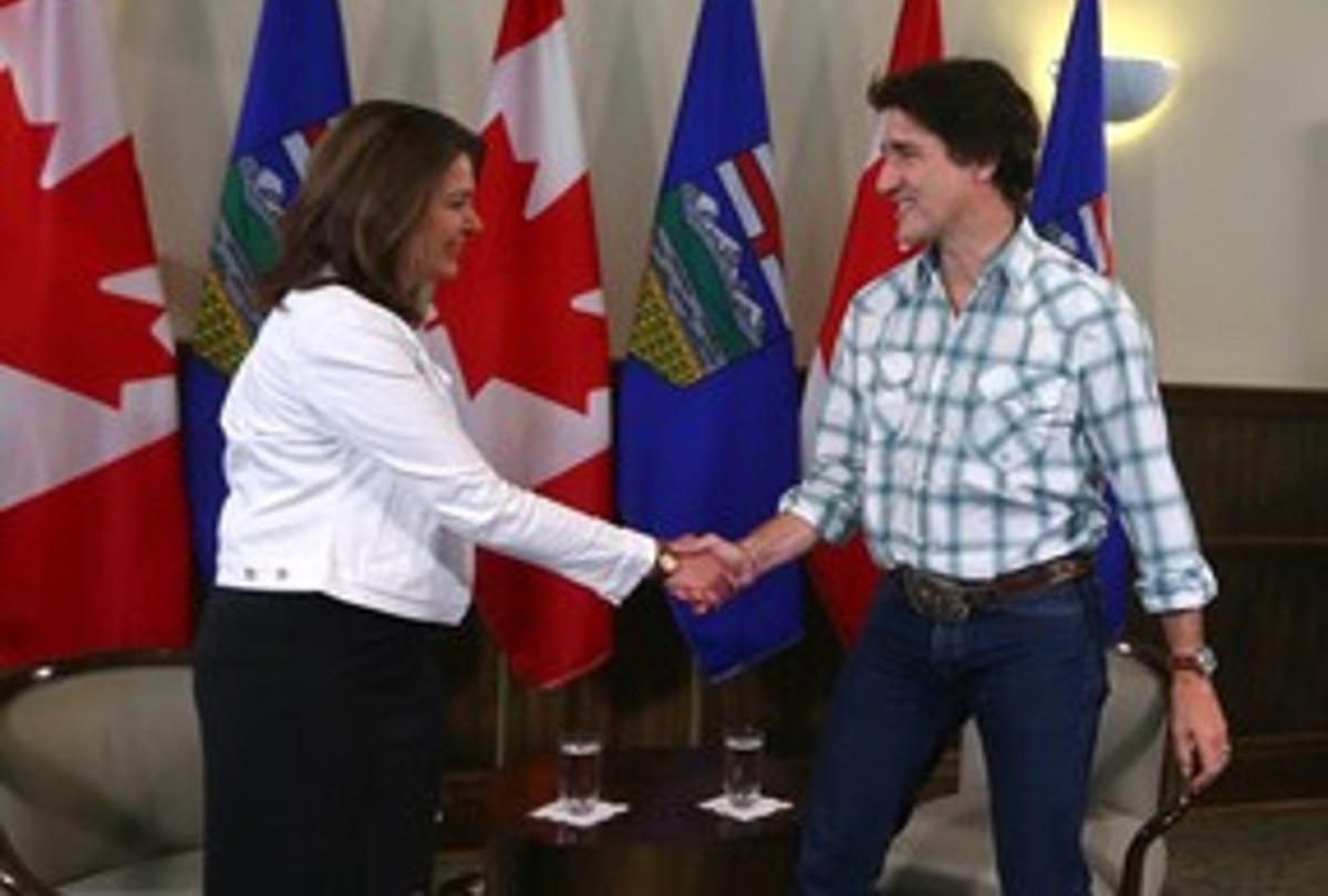 Prime Minister Justin Trudeau Holds Brief Calgary Meeting with Alberta ...