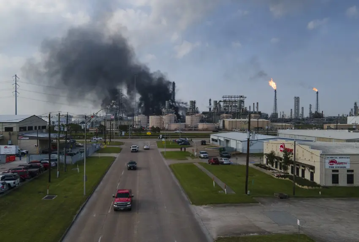 Texas Sues Shell Over May Fire at Houston-Area Petrochemical Plant ...