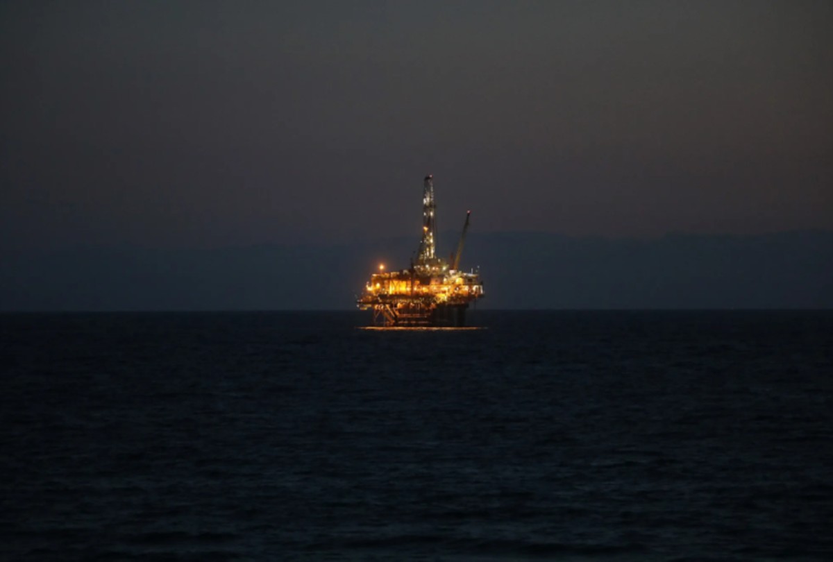 Biden to Ban New Oil Drilling Over Vast Stretch of US Atlantic, Pacific ...