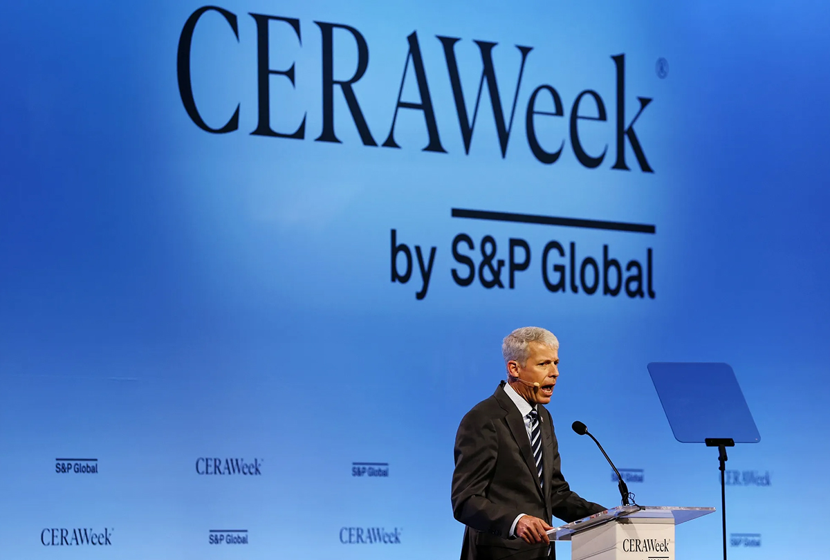 Oil CEOs Celebrate Trump’s Pivot Back to Fossil Fuels - Canadian Energy ...